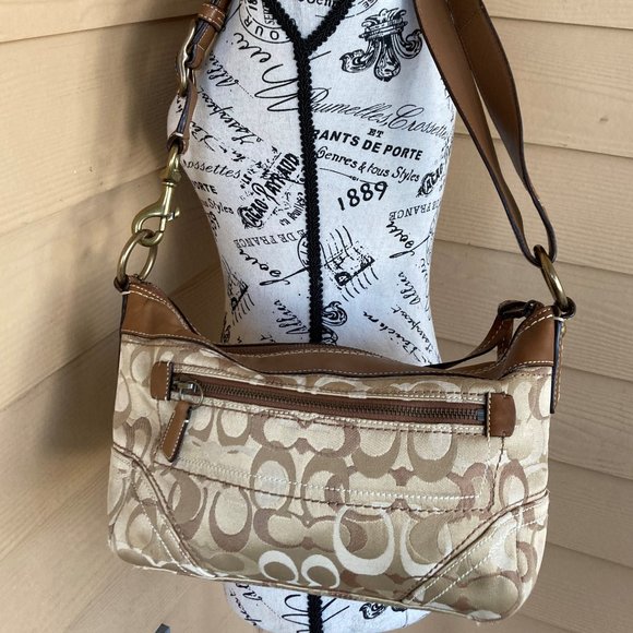 Coach | Bags | Coach Signature Beg A7510379 | Poshmark